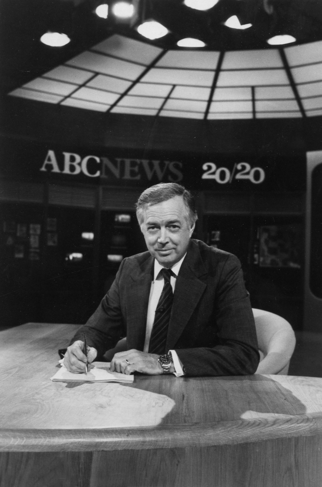 Hugh Downs, omnipresent television broadcaster, dies at 99 - Democratic ...