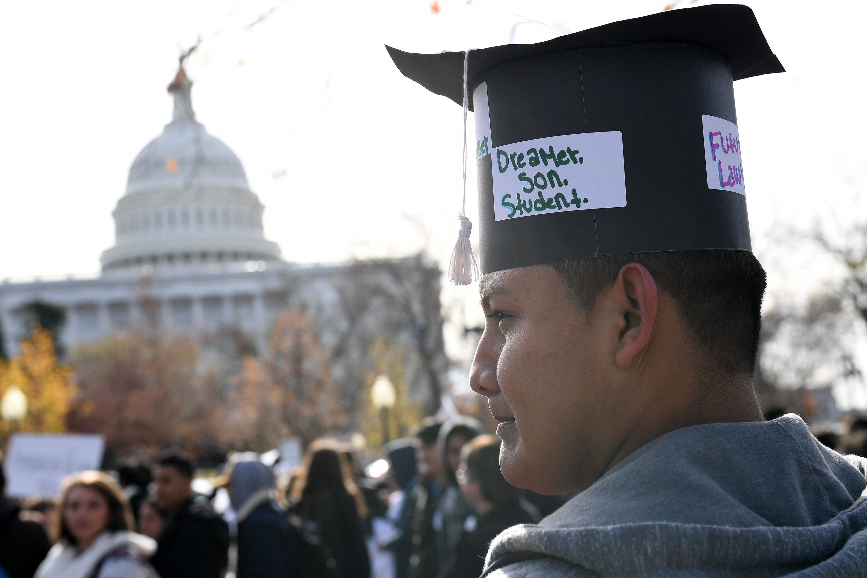 Thousands rally outside Capitol to demand DACA solution; Md. lawmakers ...