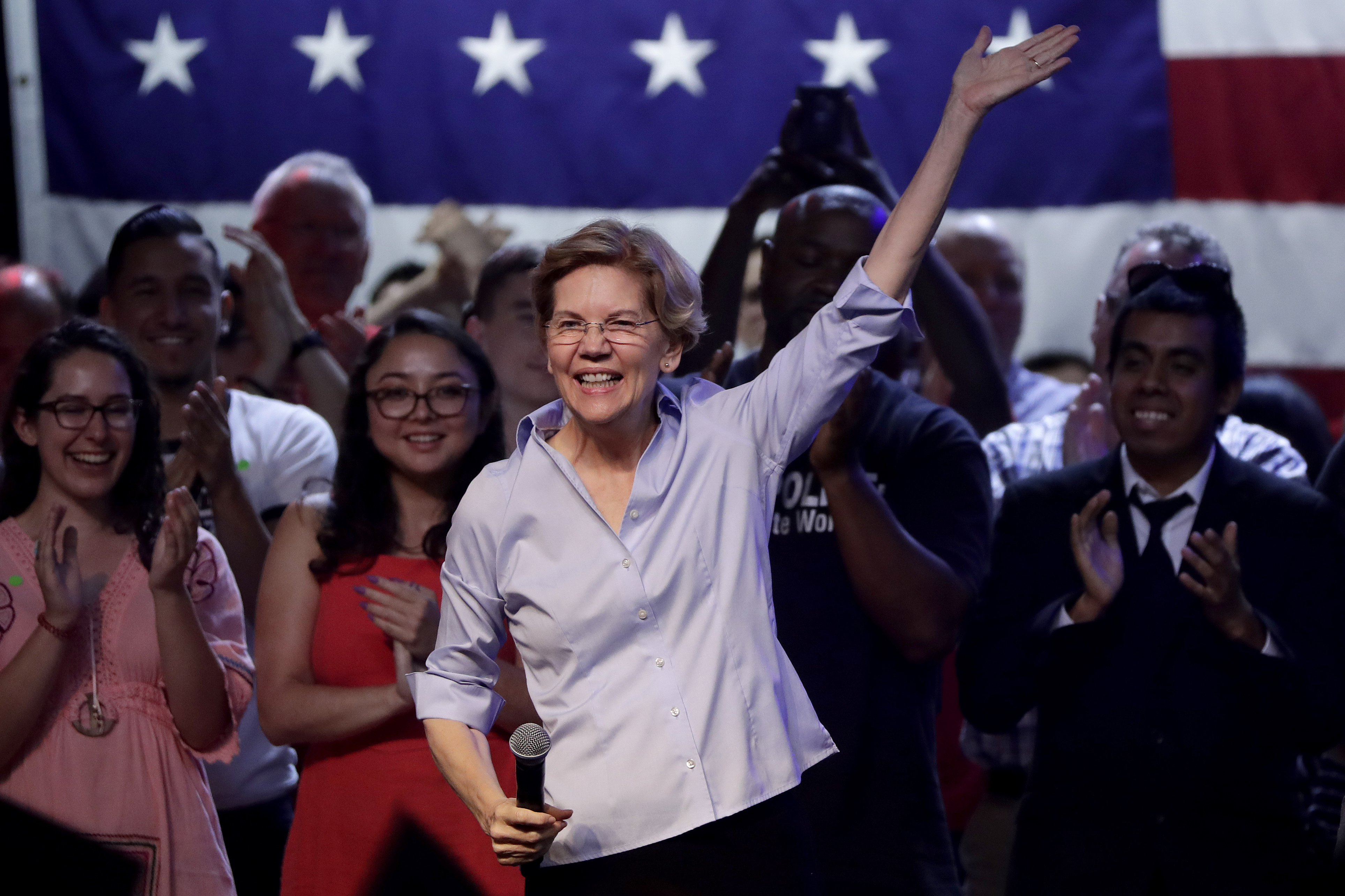 Elizabeth Warren: A theater critic reviews her exuberant performance ...