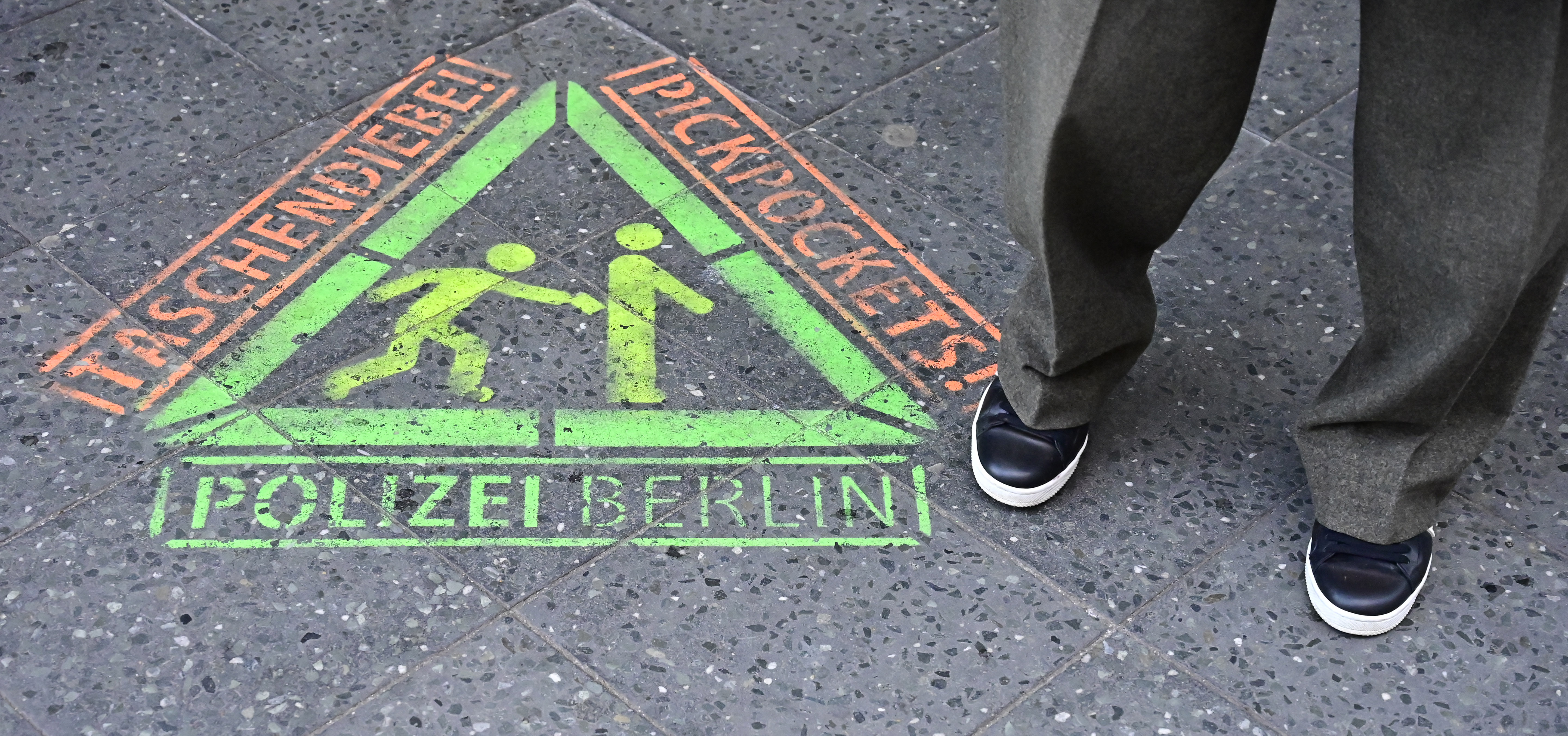 Pickpocket Sign