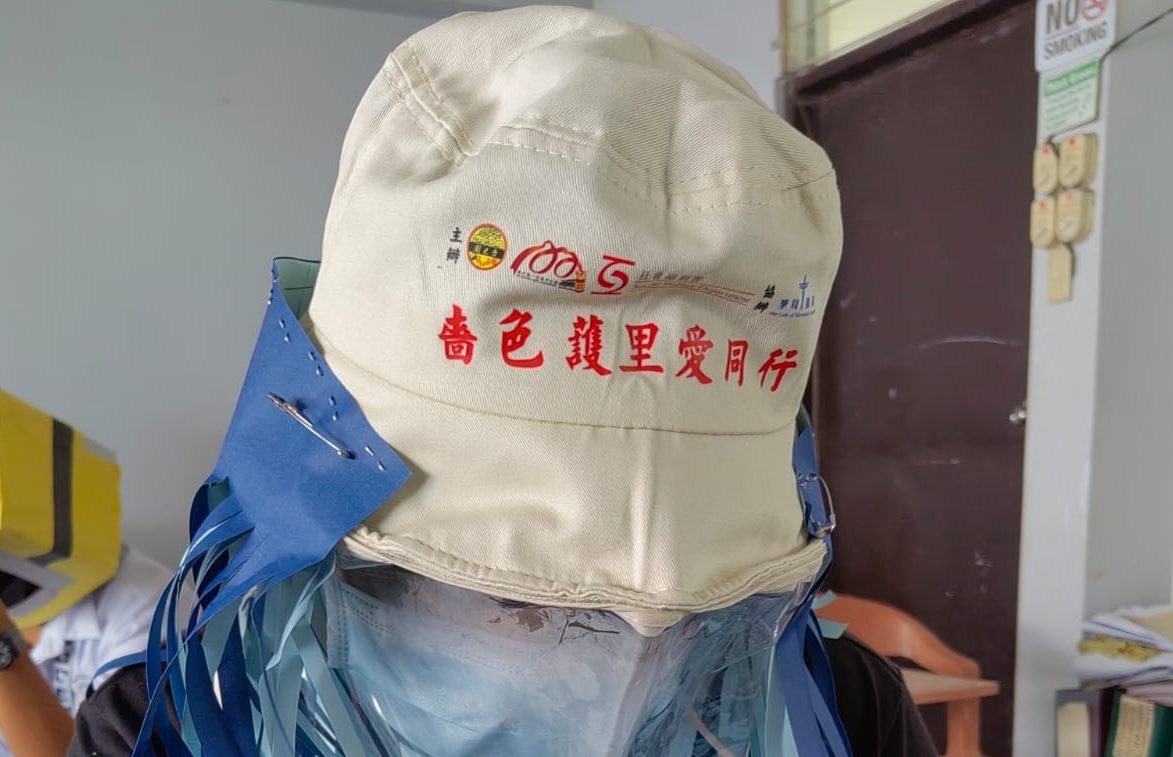 Photos of Philippine students wearing ‘anti-cheating hats’ go viral ...