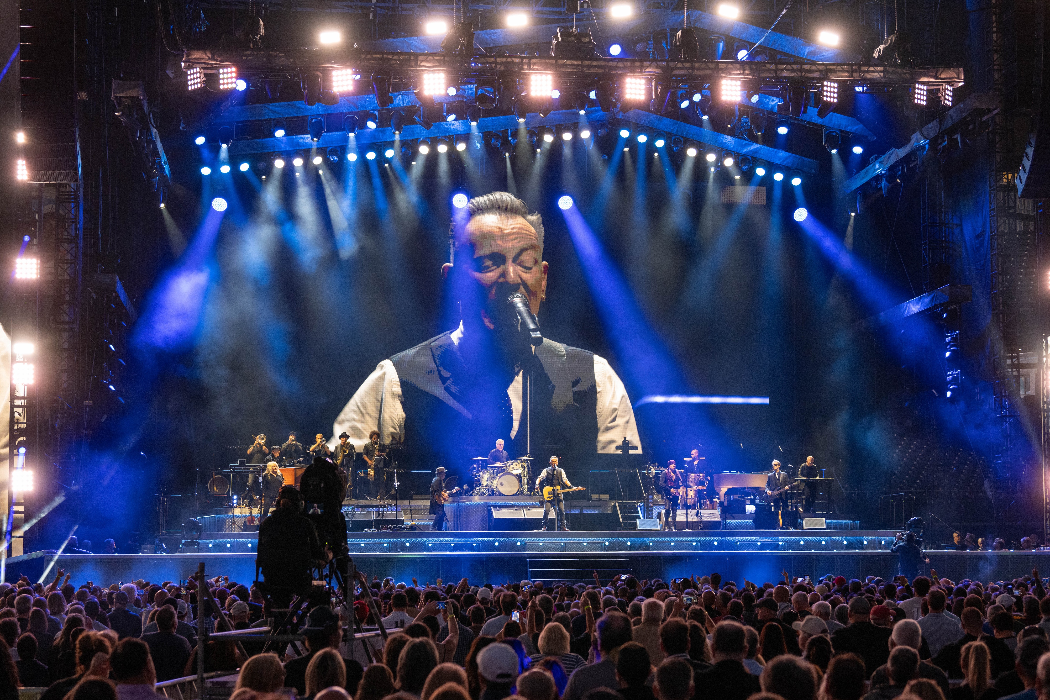 A Historic Night: Bruce Springsteen, Neil Diamond, and Barbra Streisand ...