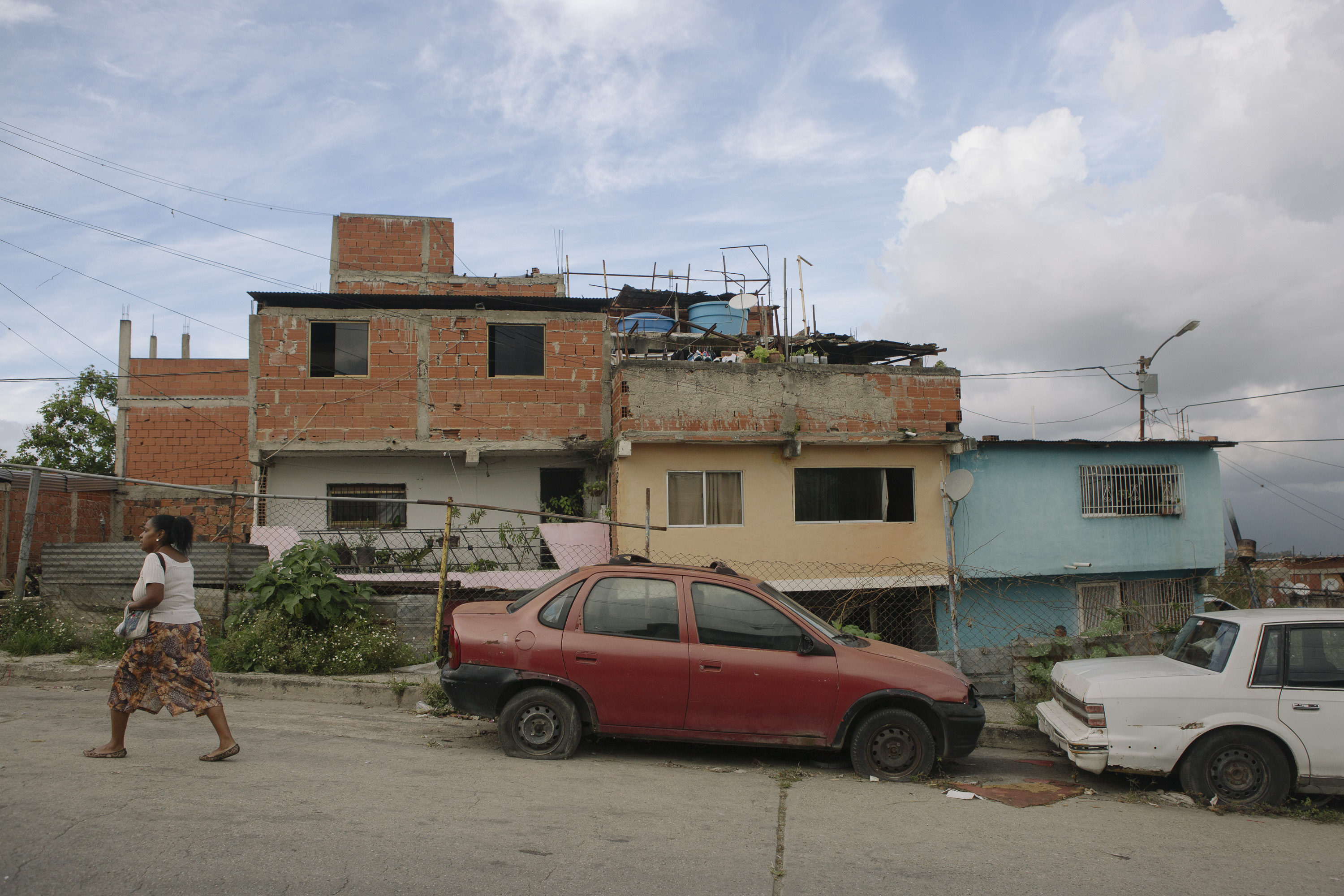 Symbols of a tragic transformation: The abandoned cars of Venezuela ...