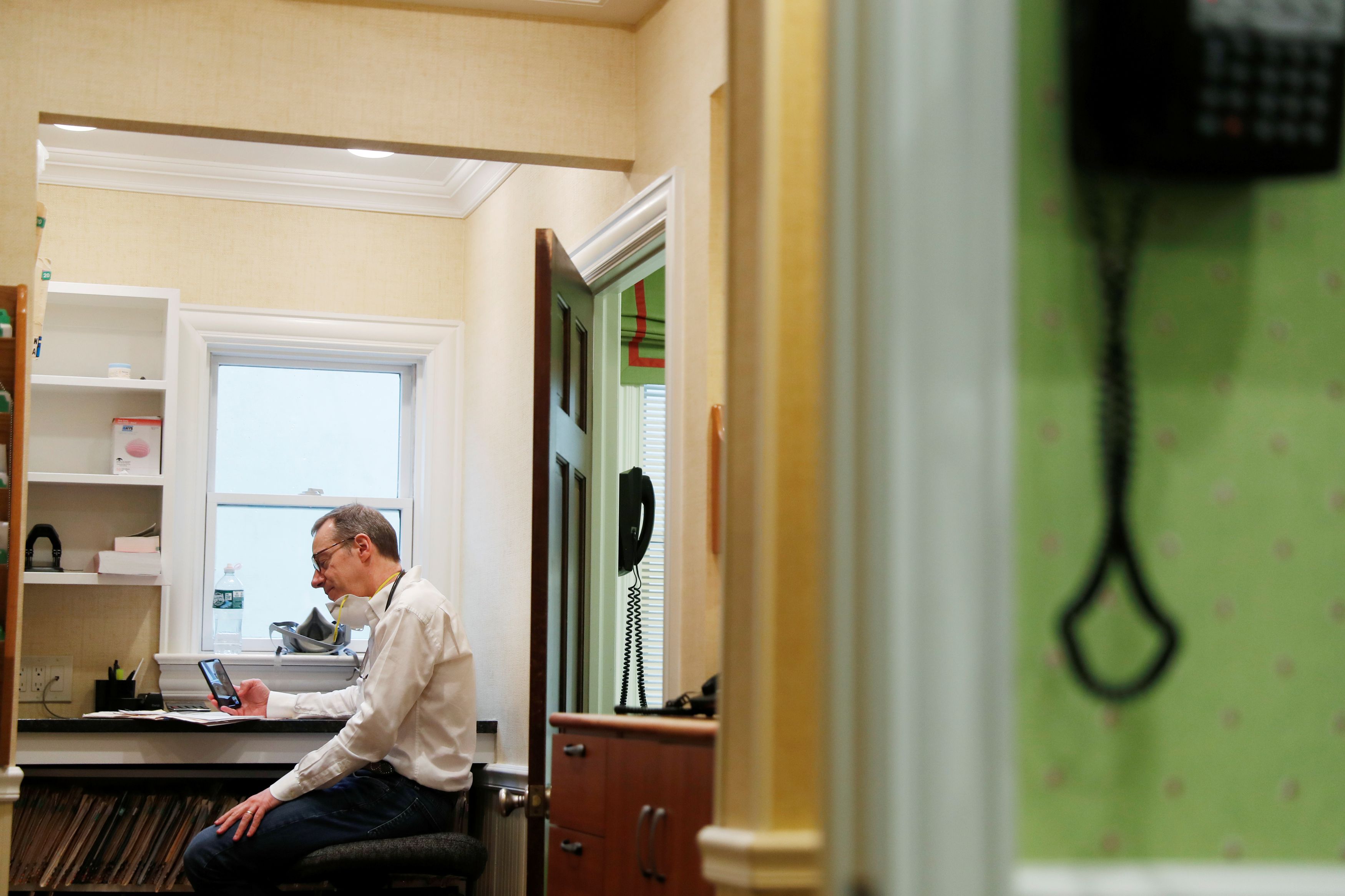 The coronavirus is bankrupting primary care doctors - The Washington Post